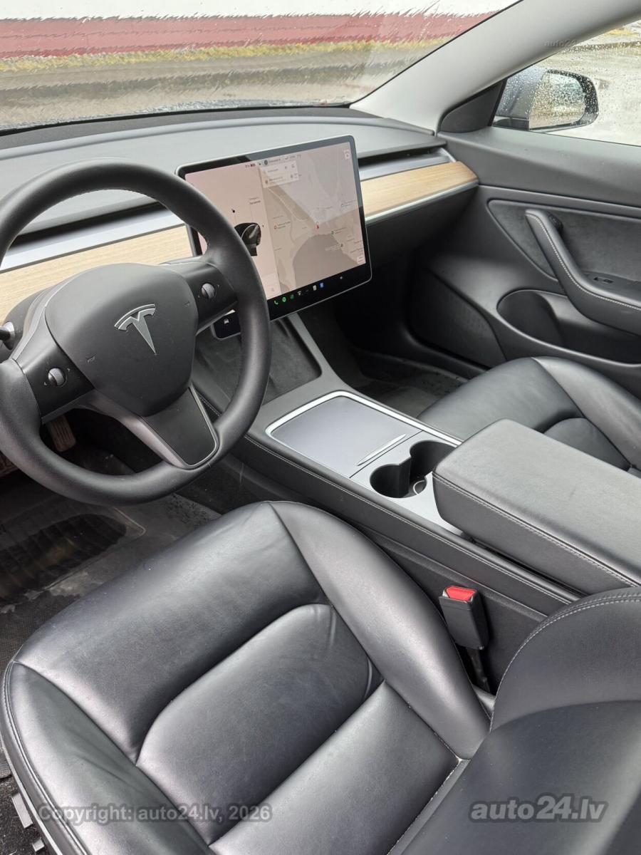 Grey Tesla Model 3 2021 in Tallinn, with an engine capacity of 0.00 L and mileage of 107 thousand km for 29000 €, photo 5 on AUTOMOTO.COM.LV