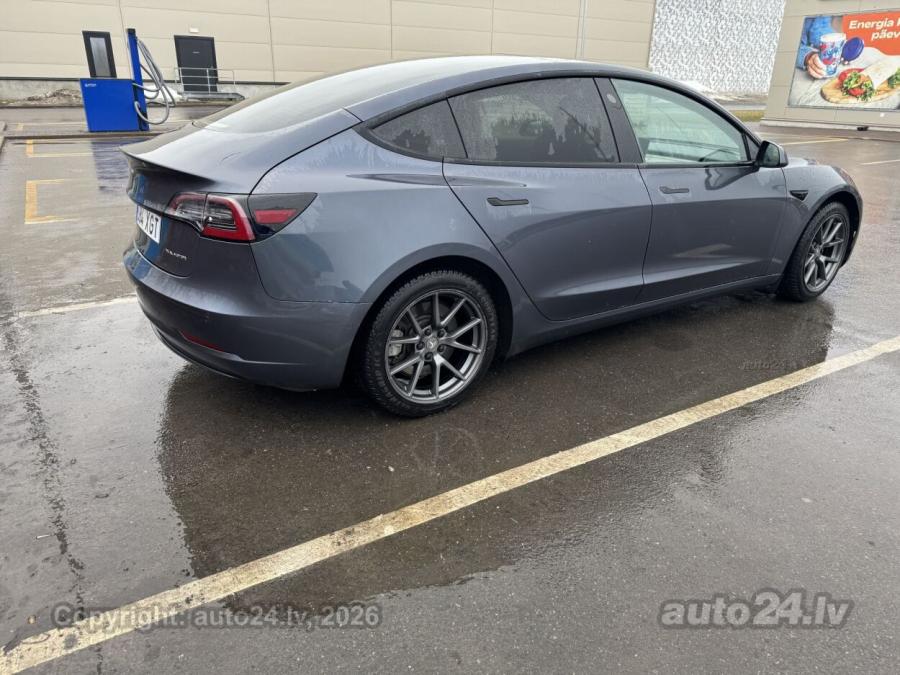Grey Tesla Model 3 2021 in Tallinn, with an engine capacity of 0.00 L and mileage of 107 thousand km for 29000 €, photo 4 on AUTOMOTO.COM.LV