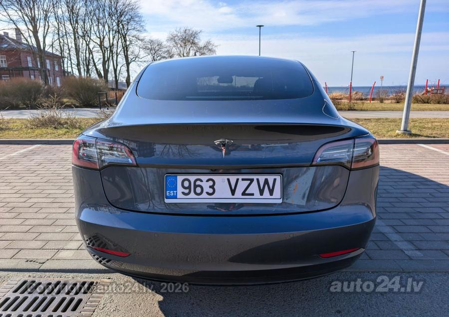Grey Tesla Model 3 2021 in Tallinn, with an engine capacity of 0.00 L and mileage of 86 thousand km for 24599 €, photo 3 on AUTOMOTO.COM.LV