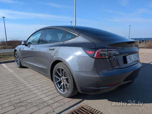 Pelēks Tesla Model 3 2021 Tallina, ar dzinēja tilpumu 0.00 L un nobraukumu 86 tūkst. km par 24599 €, foto 3 vietnē AUTOMOTO.COM.LV