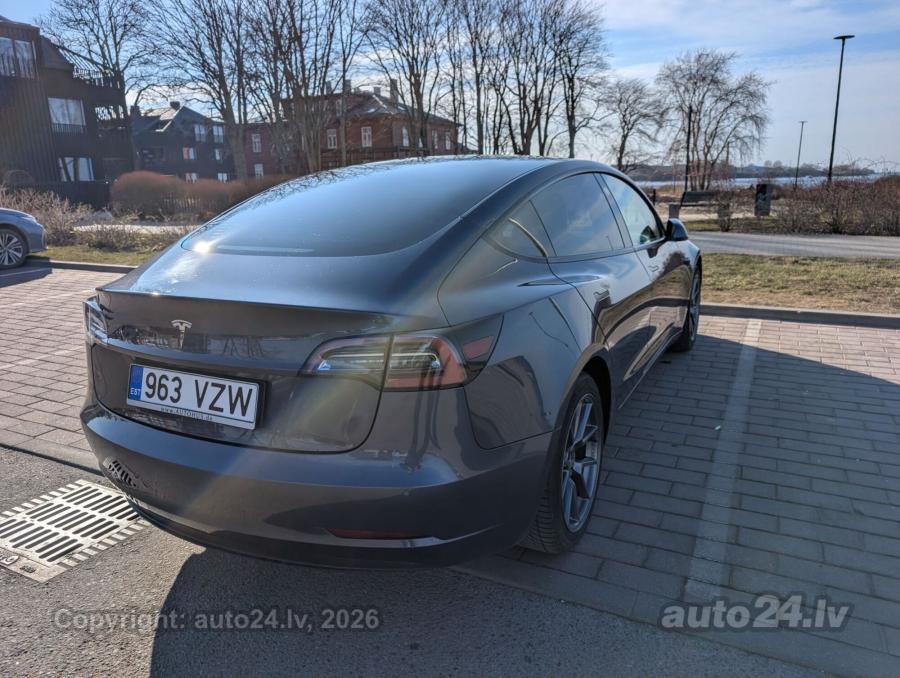Grey Tesla Model 3 2021 in Tallinn, with an engine capacity of 0.00 L and mileage of 86 thousand km for 24599 €, photo 5 on AUTOMOTO.COM.LV