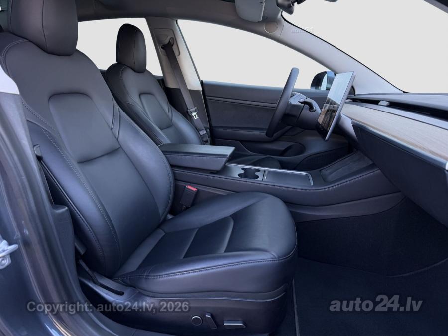 Pelēks Tesla Model 3 2021 Pērnava, ar dzinēja tilpumu 0.00 L un nobraukumu 88 tūkst. km par 26900 €, foto 6 vietnē AUTOMOTO.COM.LV
