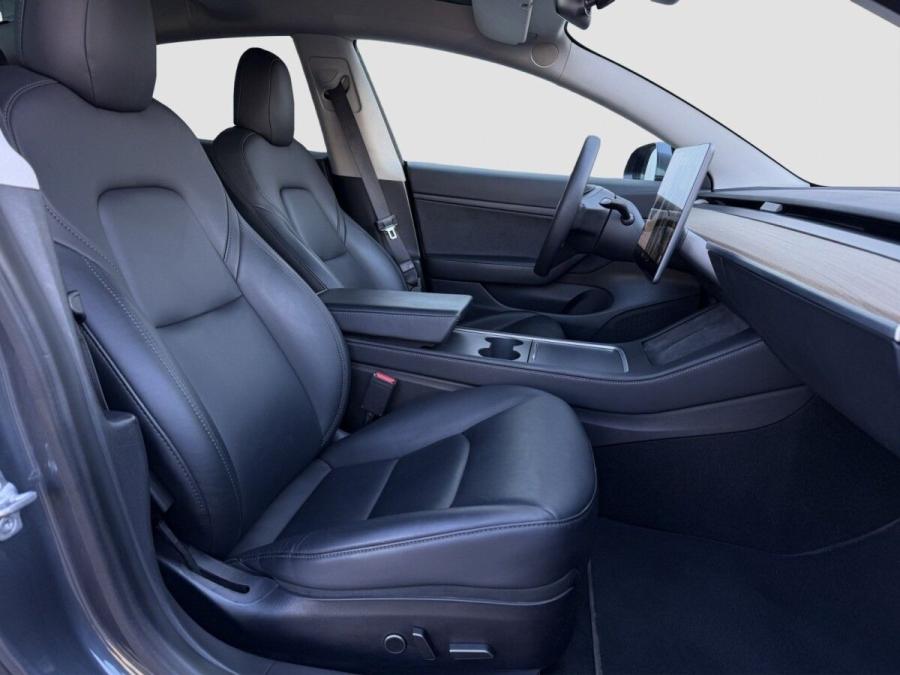 Grey Tesla Model 3 2021 in Parnu, with an engine capacity of 0.10 L and mileage of 88 thousand km for 26900 €, photo 6 on AUTOMOTO.COM.LV