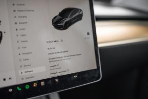 Pelēks Tesla Model 3 2021 Rīga, ar dzinēja tilpumu 0.00 L un nobraukumu 90 tūkst. km par 26900 €, foto 4 vietnē AUTOMOTO.COM.LV