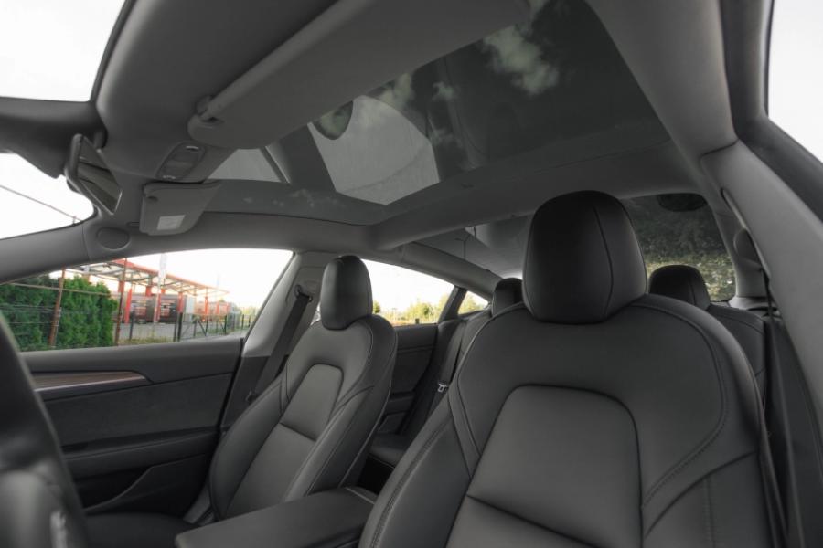 Pelēks Tesla Model 3 2021 Rīga, ar dzinēja tilpumu 0.00 L un nobraukumu 90 tūkst. km par 26900 €, foto 9 vietnē AUTOMOTO.COM.LV