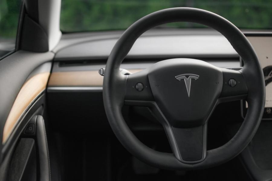 Pelēks Tesla Model 3 2021 Rīga, ar dzinēja tilpumu 0.00 L un nobraukumu 90 tūkst. km par 26900 €, foto 10 vietnē AUTOMOTO.COM.LV