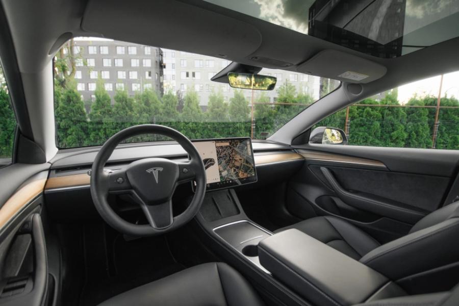 Pelēks Tesla Model 3 2021 Rīga, ar dzinēja tilpumu 0.00 L un nobraukumu 90 tūkst. km par 26900 €, foto 11 vietnē AUTOMOTO.COM.LV