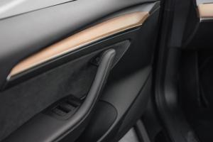 Pelēks Tesla Model 3 2021 Rīga, ar dzinēja tilpumu 0.00 L un nobraukumu 90 tūkst. km par 26900 €, foto 12 vietnē AUTOMOTO.COM.LV