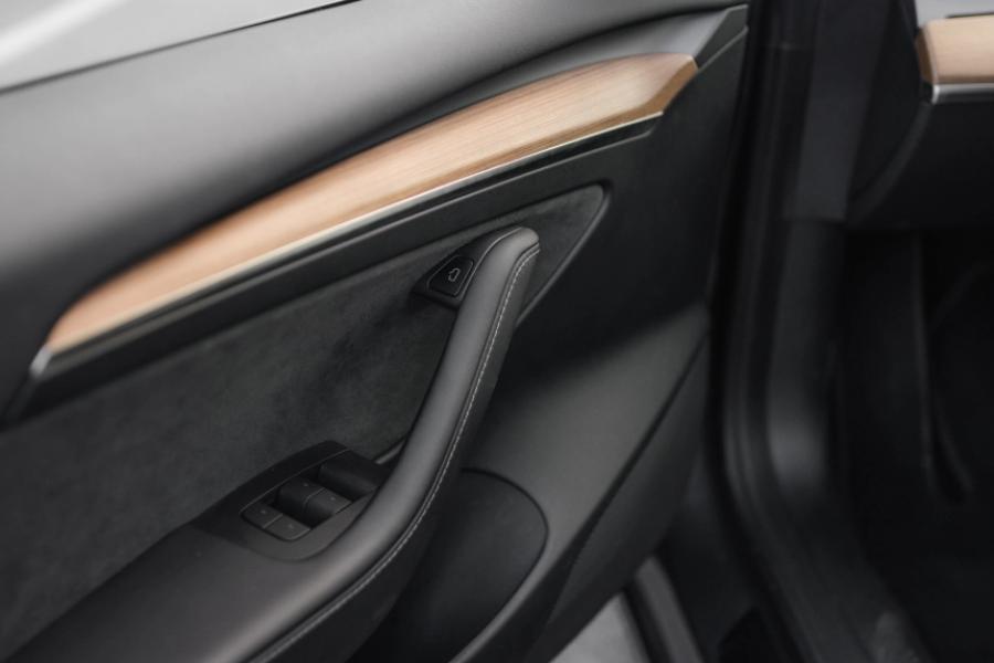 Pelēks Tesla Model 3 2021 Rīga, ar dzinēja tilpumu 0.00 L un nobraukumu 90 tūkst. km par 26900 €, foto 12 vietnē AUTOMOTO.COM.LV