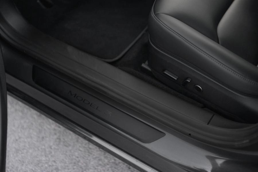 Pelēks Tesla Model 3 2021 Rīga, ar dzinēja tilpumu 0.00 L un nobraukumu 90 tūkst. km par 26900 €, foto 16 vietnē AUTOMOTO.COM.LV