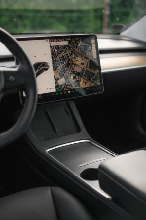 Pelēks Tesla Model 3 2021 Rīga, ar dzinēja tilpumu 0.00 L un nobraukumu 90 tūkst. km par 26900 €, foto 20 vietnē AUTOMOTO.COM.LV