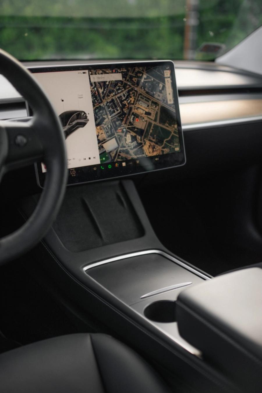 Pelēks Tesla Model 3 2021 Rīga, ar dzinēja tilpumu 0.00 L un nobraukumu 90 tūkst. km par 26900 €, foto 20 vietnē AUTOMOTO.COM.LV