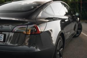 Pelēks Tesla Model 3 2021 Rīga, ar dzinēja tilpumu 0.00 L un nobraukumu 90 tūkst. km par 26900 €, foto 21 vietnē AUTOMOTO.COM.LV