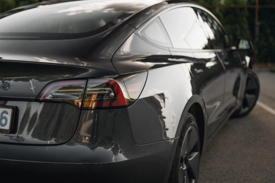 Pelēks Tesla Model 3 2021 Rīga, ar dzinēja tilpumu 0.00 L un nobraukumu 90 tūkst. km par 26900 €, foto 21 vietnē AUTOMOTO.COM.LV