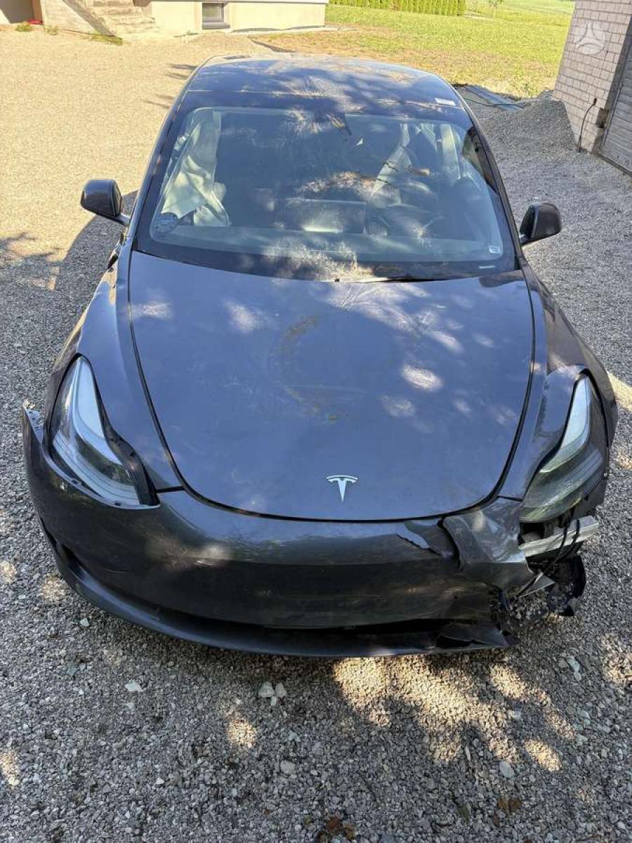 Pelēks Tesla Model 3 2021 Panevēža, ar dzinēja tilpumu 0.00 L un nobraukumu 116 tūkst. km par 8000 €, foto 5 vietnē AUTOMOTO.COM.LV