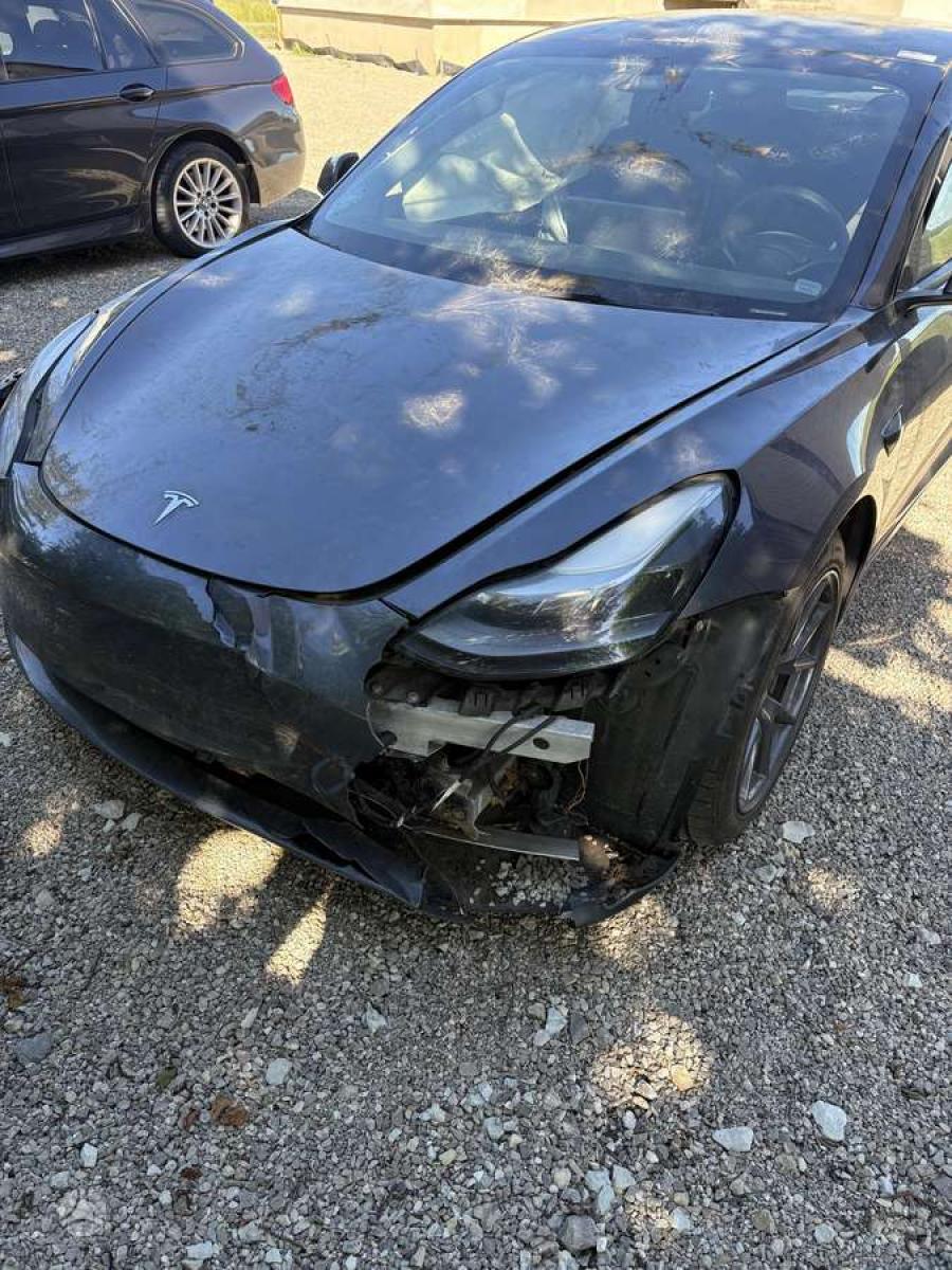 Pelēks Tesla Model 3 2021 Panevēža, ar dzinēja tilpumu 0.00 L un nobraukumu 116 tūkst. km par 8000 €, foto 6 vietnē AUTOMOTO.COM.LV