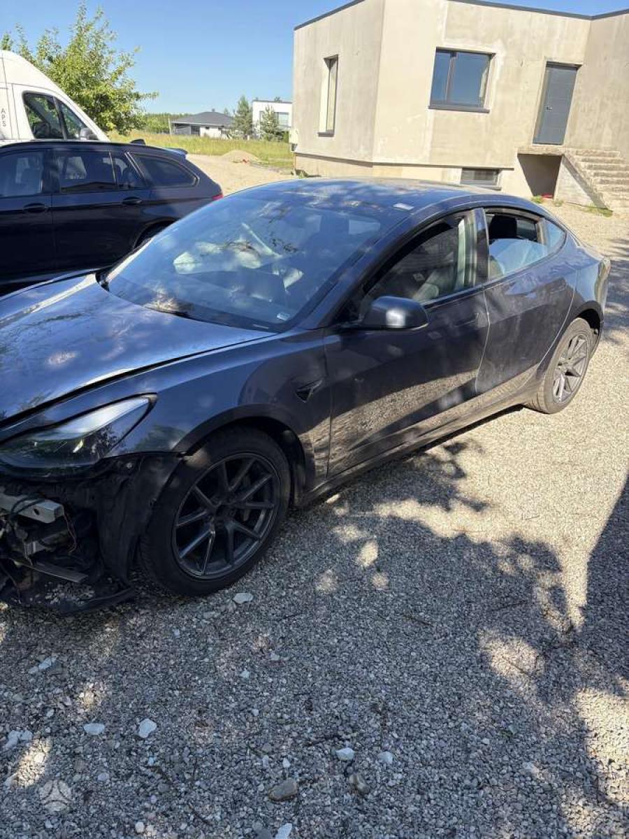 Pelēks Tesla Model 3 2021 Panevēža, ar dzinēja tilpumu 0.00 L un nobraukumu 116 tūkst. km par 8000 €, foto 7 vietnē AUTOMOTO.COM.LV