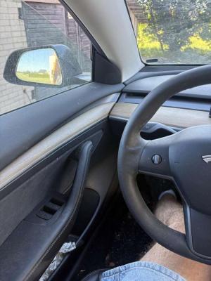 Pelēks Tesla Model 3 2021 Panevēža, ar dzinēja tilpumu 0.00 L un nobraukumu 116 tūkst. km par 8000 €, foto 17 vietnē AUTOMOTO.COM.LV