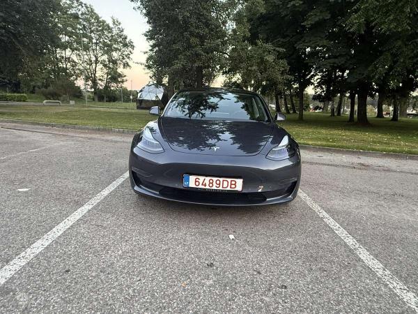Grey Tesla Model 3 2021 in Alytus, with an engine capacity of 0.00 L and mileage of 74 thousand km for 27900 €, photo 5 on AUTOMOTO.COM.LV