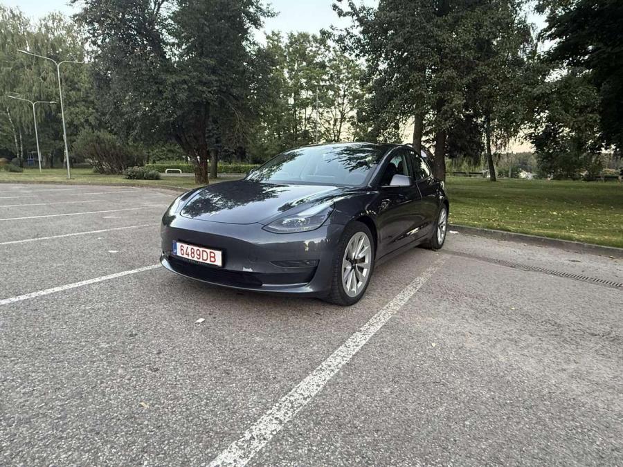 Pelēks Tesla Model 3 2021 Alīta, ar dzinēja tilpumu 0.00 L un nobraukumu 74 tūkst. km par 27900 €, foto 5 vietnē AUTOMOTO.COM.LV