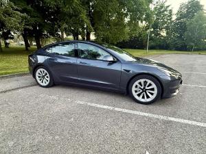 Pelēks Tesla Model 3 2021 Alīta, ar dzinēja tilpumu 0.00 L un nobraukumu 74 tūkst. km par 27900 €, foto 8 vietnē AUTOMOTO.COM.LV