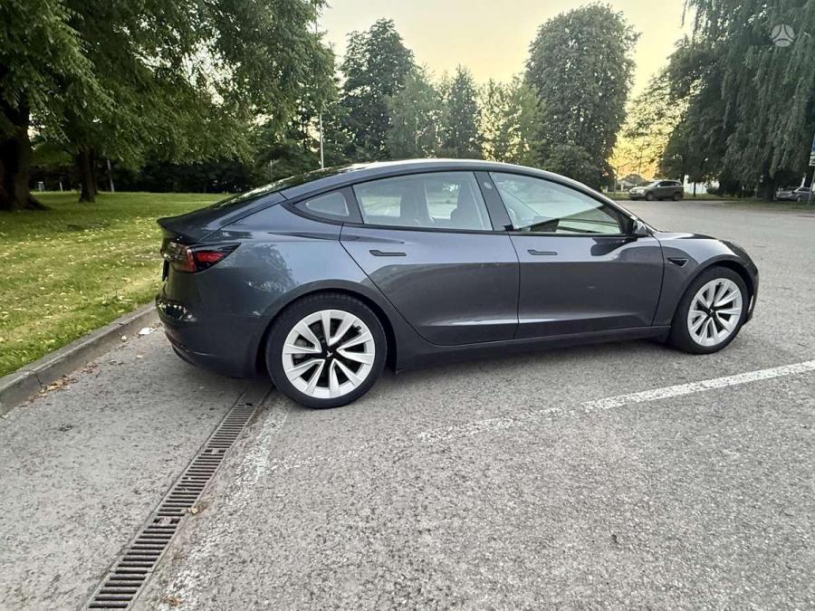 Pelēks Tesla Model 3 2021 Alīta, ar dzinēja tilpumu 0.00 L un nobraukumu 74 tūkst. km par 27900 €, foto 9 vietnē AUTOMOTO.COM.LV