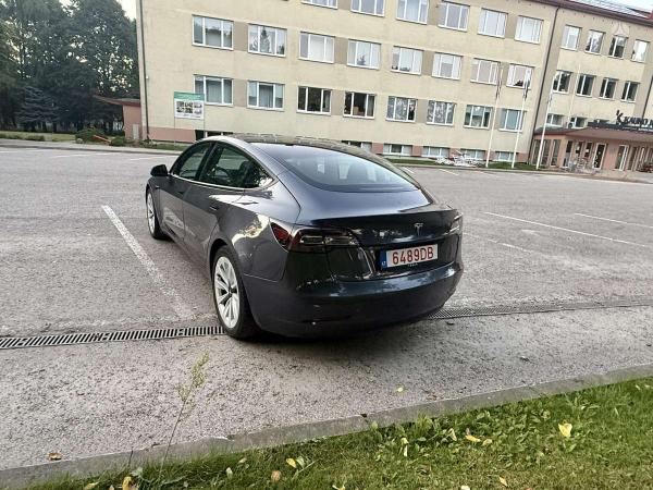 Grey Tesla Model 3 2021 in Alytus, with an engine capacity of 0.00 L and mileage of 74 thousand km for 27900 €, photo 10 on AUTOMOTO.COM.LV