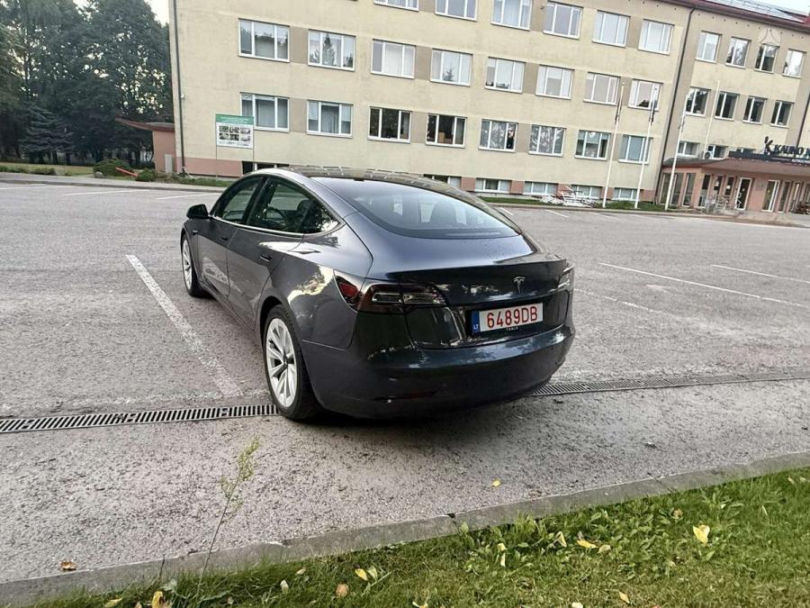 Pelēks Tesla Model 3 2021 Alīta, ar dzinēja tilpumu 0.00 L un nobraukumu 74 tūkst. km par 27900 €, foto 11 vietnē AUTOMOTO.COM.LV