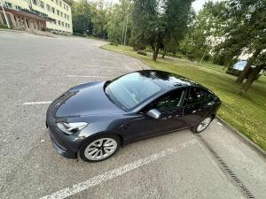 Pelēks Tesla Model 3 2021 Alīta, ar dzinēja tilpumu 0.00 L un nobraukumu 74 tūkst. km par 27900 €, foto 13 vietnē AUTOMOTO.COM.LV
