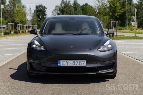 Серый Тесла Модель 3 2021 в Елгава, объемом двигателя 0.00 л и пробегом 135 тыс. км за 27600 €, фото 2 на AUTOMOTO.COM.LV