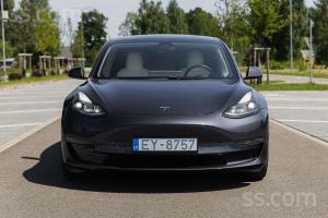 Grey Tesla Model 3 2021 in Jelgava, with an engine capacity of 0.00 L and mileage of 135 thousand km for 27600 €, photo 3 on AUTOMOTO.COM.LV