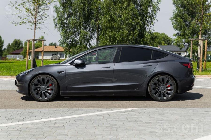 Grey Tesla Model 3 2021 in Jelgava, with an engine capacity of 0.00 L and mileage of 135 thousand km for 27600 €, photo 5 on AUTOMOTO.COM.LV