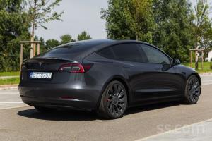 Grey Tesla Model 3 2021 in Jelgava, with an engine capacity of 0.00 L and mileage of 135 thousand km for 27600 €, photo 6 on AUTOMOTO.COM.LV