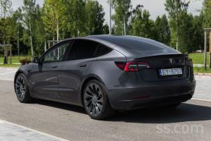 Grey Tesla Model 3 2021 in Jelgava, with an engine capacity of 0.00 L and mileage of 135 thousand km for 27600 €, photo 7 on AUTOMOTO.COM.LV
