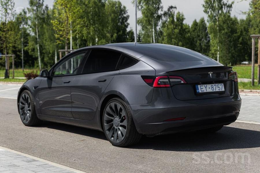 Grey Tesla Model 3 2021 in Jelgava, with an engine capacity of 0.00 L and mileage of 135 thousand km for 27600 €, photo 7 on AUTOMOTO.COM.LV