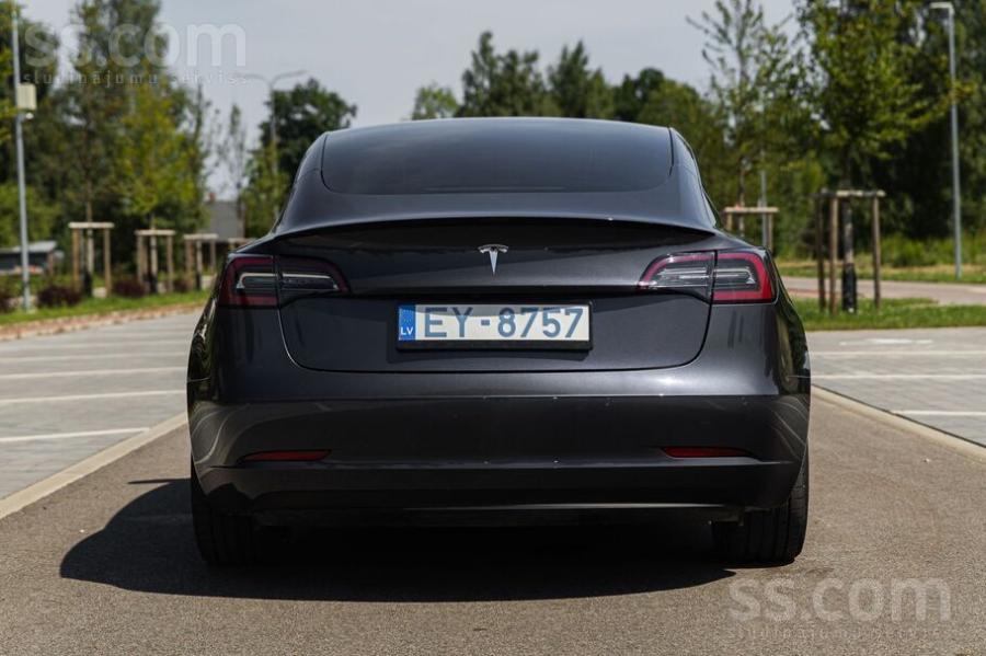 Grey Tesla Model 3 2021 in Jelgava, with an engine capacity of 0.00 L and mileage of 135 thousand km for 27600 €, photo 8 on AUTOMOTO.COM.LV