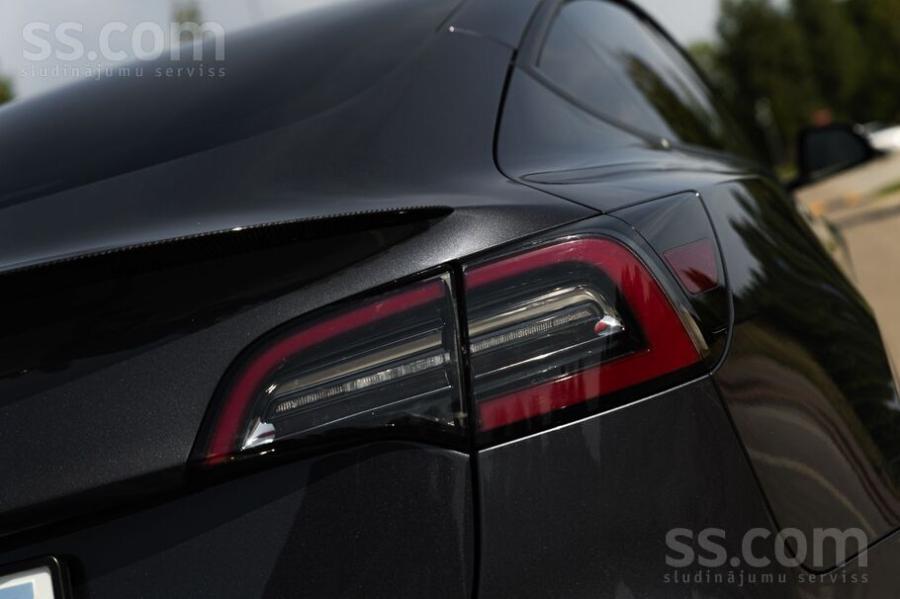Grey Tesla Model 3 2021 in Jelgava, with an engine capacity of 0.00 L and mileage of 135 thousand km for 27600 €, photo 9 on AUTOMOTO.COM.LV
