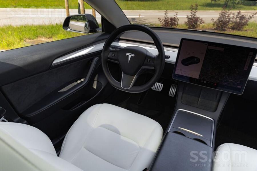 Grey Tesla Model 3 2021 in Jelgava, with an engine capacity of 0.00 L and mileage of 135 thousand km for 27600 €, photo 15 on AUTOMOTO.COM.LV