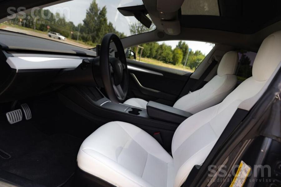 Grey Tesla Model 3 2021 in Jelgava, with an engine capacity of 0.00 L and mileage of 135 thousand km for 27600 €, photo 17 on AUTOMOTO.COM.LV
