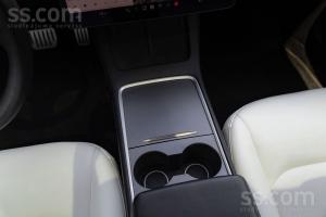 Grey Tesla Model 3 2021 in Jelgava, with an engine capacity of 0.00 L and mileage of 135 thousand km for 27600 €, photo 22 on AUTOMOTO.COM.LV