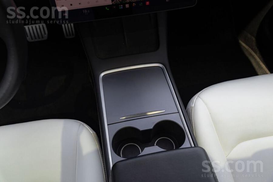 Grey Tesla Model 3 2021 in Jelgava, with an engine capacity of 0.00 L and mileage of 135 thousand km for 27600 €, photo 30 on AUTOMOTO.COM.LV