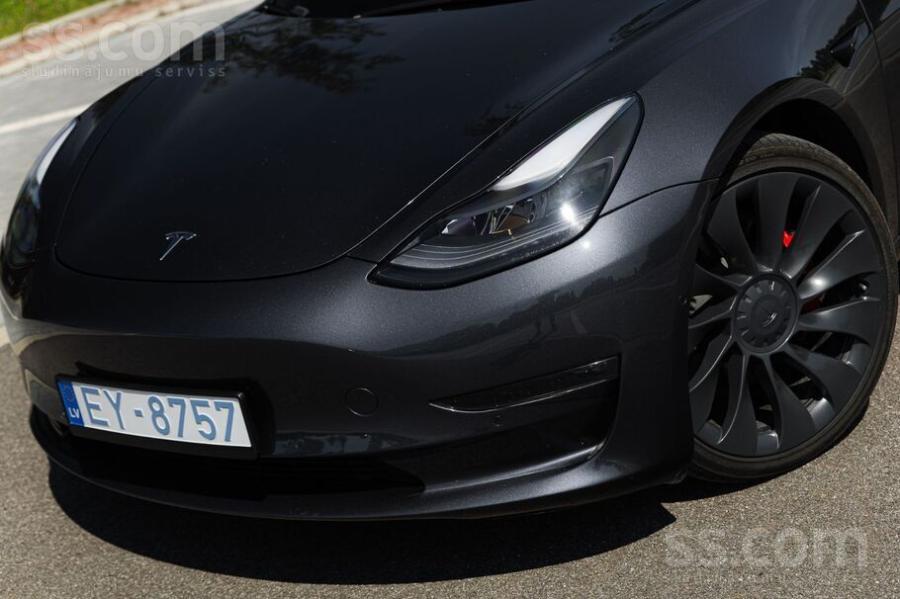 Grey Tesla Model 3 2021 in Jelgava, with an engine capacity of 0.00 L and mileage of 135 thousand km for 27600 €, photo 32 on AUTOMOTO.COM.LV