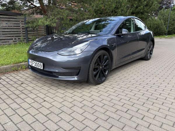 Grey Tesla Model 3 2021 in Kaunas, with an engine capacity of 0.00 L and mileage of 154 thousand km for 16850 €, photo 2 on AUTOMOTO.COM.LV
