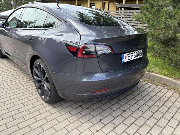 Grey Tesla Model 3 2021 in Kaunas, with an engine capacity of 0.00 L and mileage of 154 thousand km for 16850 €, photo 10 on AUTOMOTO.COM.LV