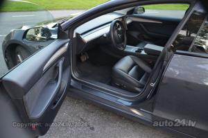 Grey Tesla Model 3 2021 in Tallinn, with an engine capacity of 0.00 L and mileage of 140 thousand km for 26000 €, photo 6 on AUTOMOTO.COM.LV