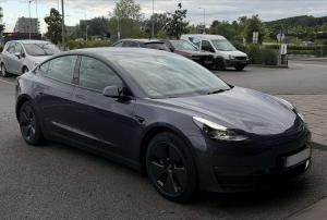 Pelēks Tesla Model 3 2021 Viļņa, ar dzinēja tilpumu 0.00 L un nobraukumu 67 tūkst. km par 26990 €, foto  vietnē AUTOMOTO.COM.LV