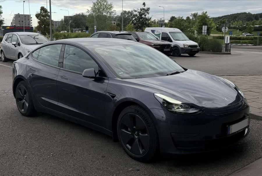 Pelēks Tesla Model 3 2021 Viļņa, ar dzinēja tilpumu 0.00 L un nobraukumu 67 tūkst. km par 26990 €, foto 1 vietnē AUTOMOTO.COM.LV