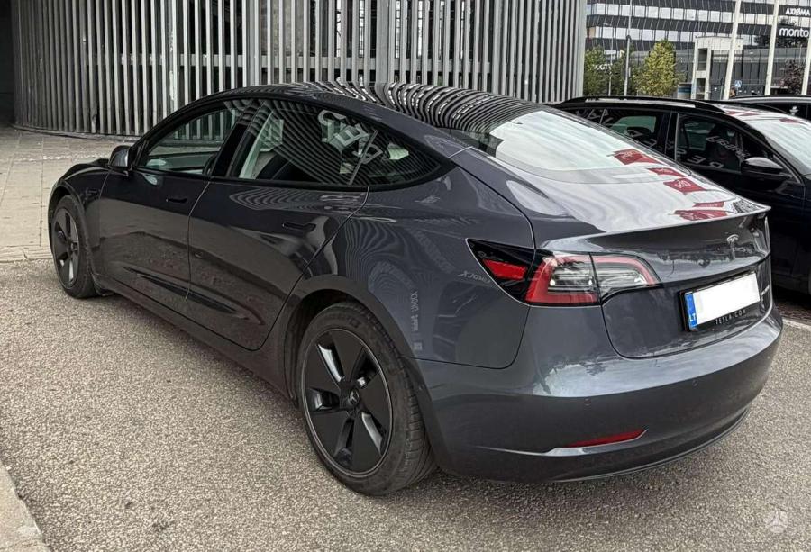 Pelēks Tesla Model 3 2021 Viļņa, ar dzinēja tilpumu 0.00 L un nobraukumu 67 tūkst. km par 26990 €, foto 6 vietnē AUTOMOTO.COM.LV