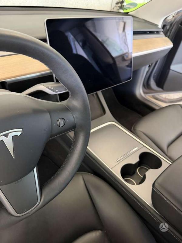 Тесла Модель 3 2021 в Вильнюс на AUTOMOTO.COM.LV Серый Тесла Модель 3 2021 в Вильнюс, объемом двигателя 0.00 л и пробегом 67 тыс. км за 26990 €, фото 8 на AUTOMOTO.COM.LV