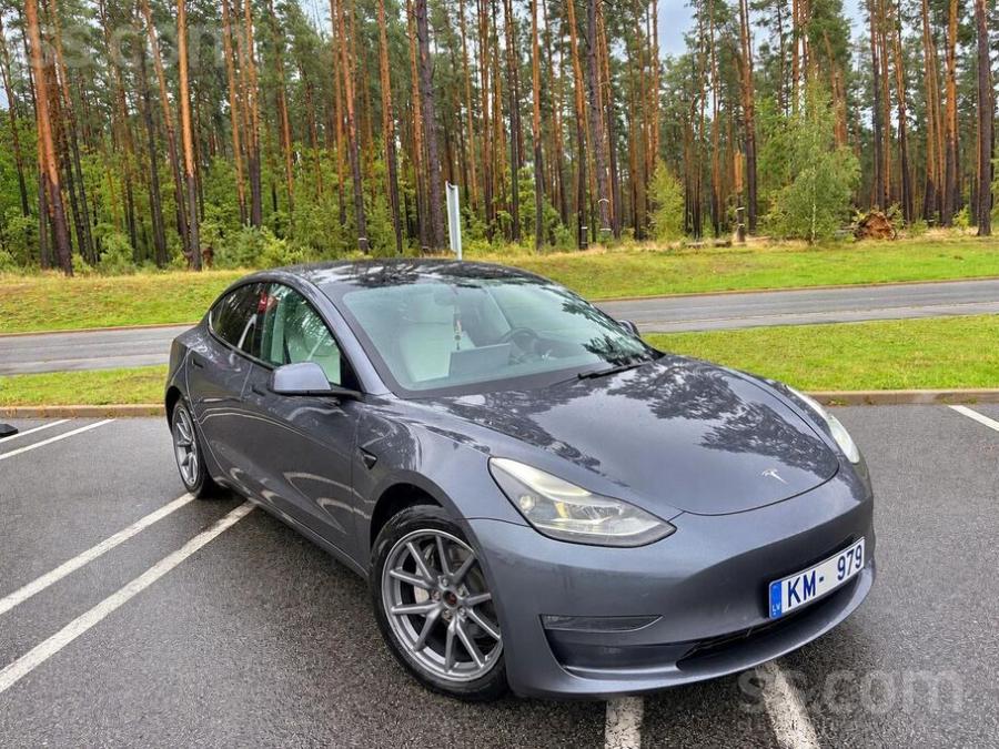 Grey Tesla Model 3 2021 in Riga, with an engine capacity of 0.00 L and mileage of 276 thousand km for 18800 €, photo 3 on AUTOMOTO.COM.LV